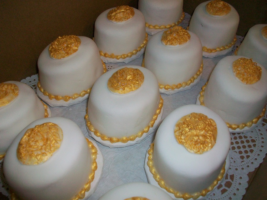 Gold On Mini Cakes - CakeCentral.com
