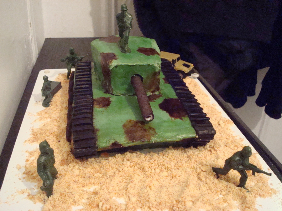 Army Tank Cake - CakeCentral.com