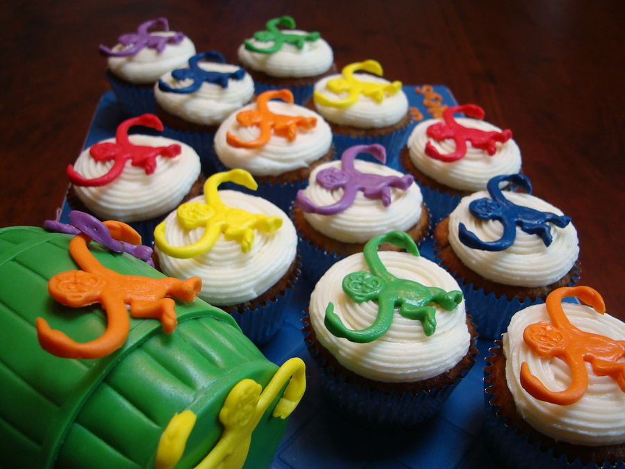 Barrel Of Monkeys Cupcakes - CakeCentral.com