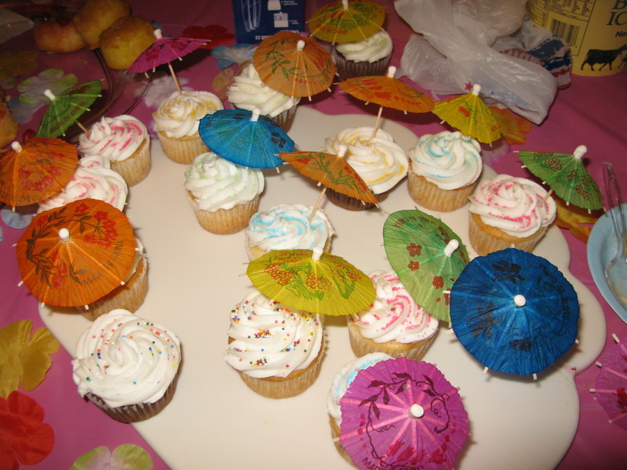 Luau Cupcakes - CakeCentral.com