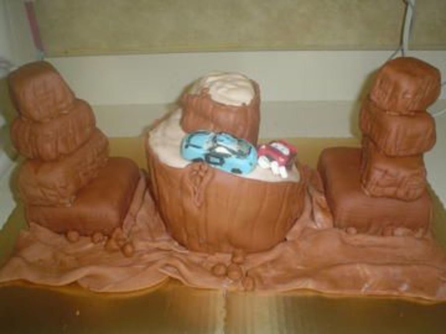 Cars 3D Cake - Mcqueen And Sally Through The Canyon - CakeCentral.com