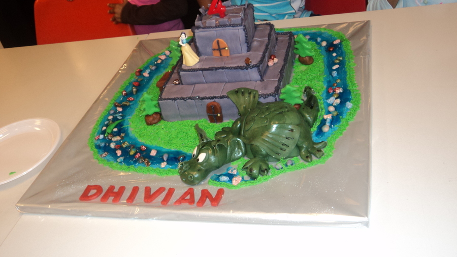 Dragon Castle Cake - CakeCentral.com