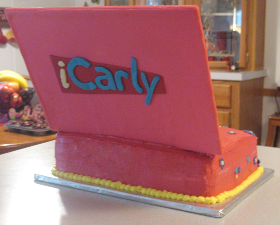 Icarly Laptop Cake - CakeCentral.com