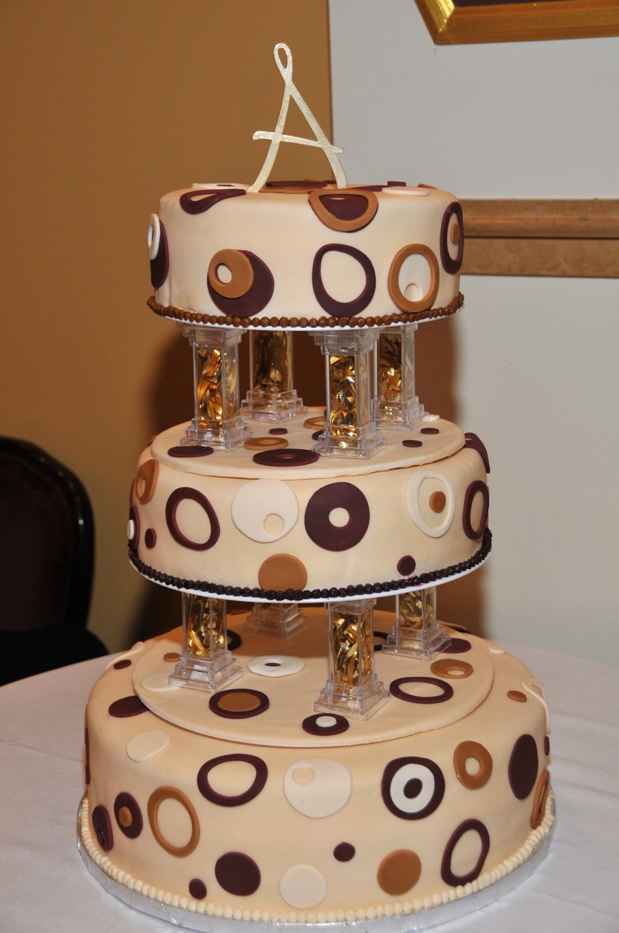 Round With Circles - CakeCentral.com
