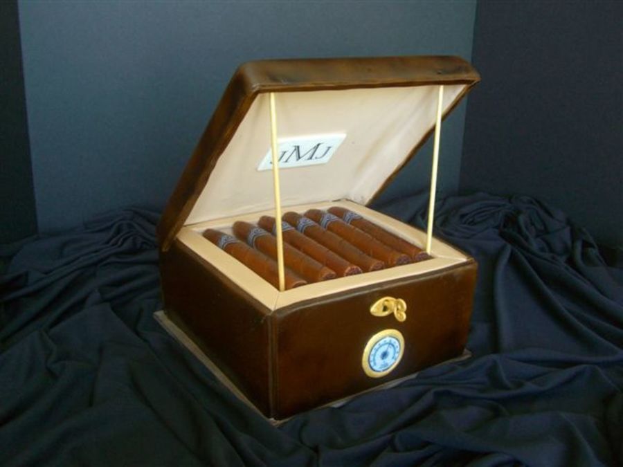 Cigar Humidor - CakeCentral.com