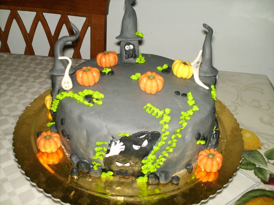 Haunted Castle - CakeCentral.com