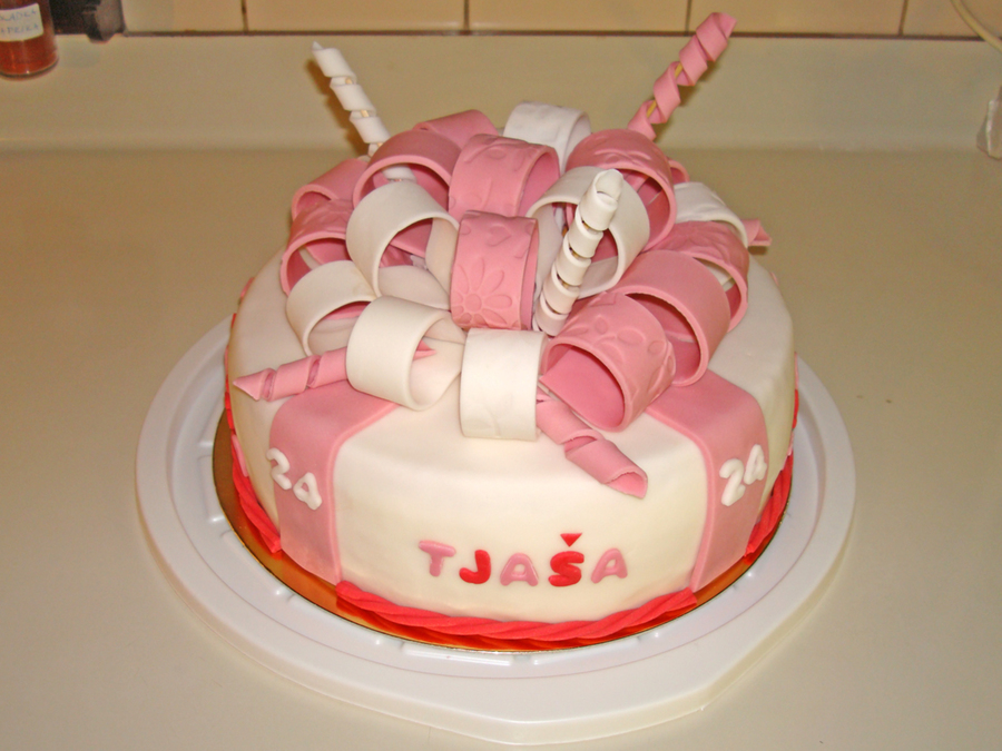 Big Bow Cake - CakeCentral.com