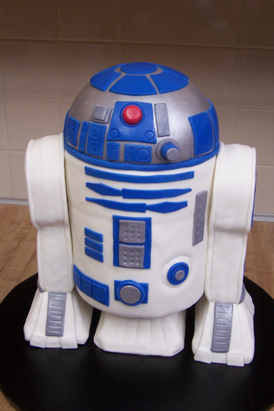 R2D2 - CakeCentral.com