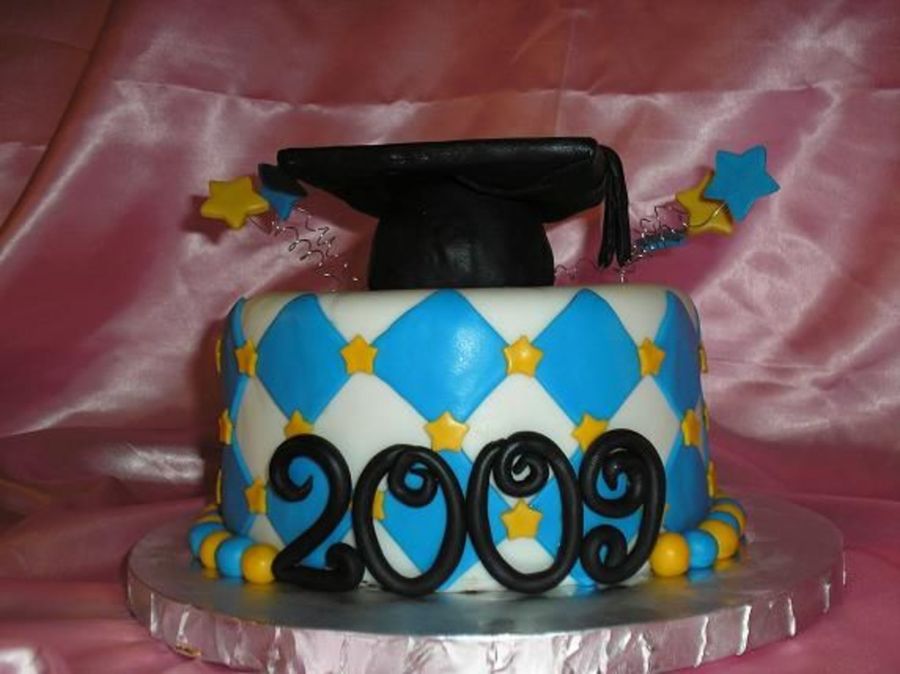 Small Graduation Cake - CakeCentral.com