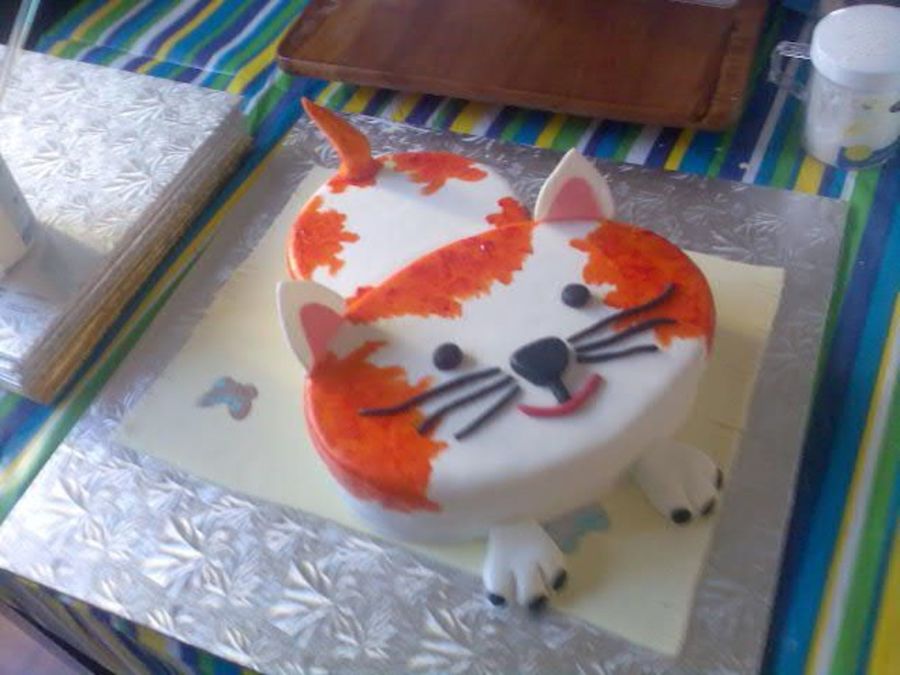 Ginger Cat Cake - CakeCentral.com