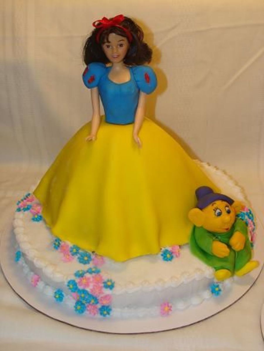 Snow White Birthday Cake - CakeCentral.com