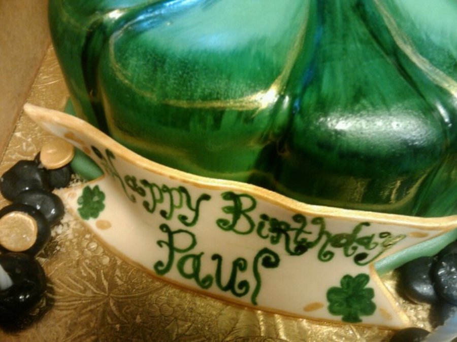 Shamrock Cake - CakeCentral.com