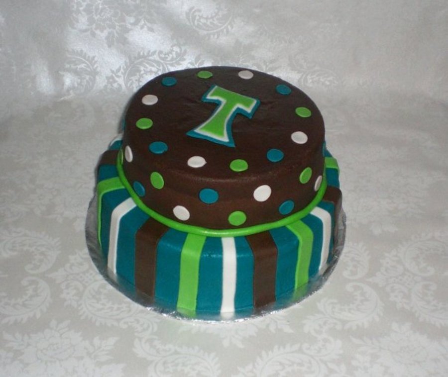 Manly Modern - CakeCentral.com