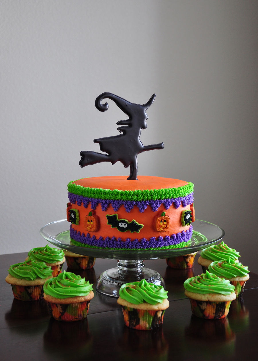 Halloween Witch - CakeCentral.com