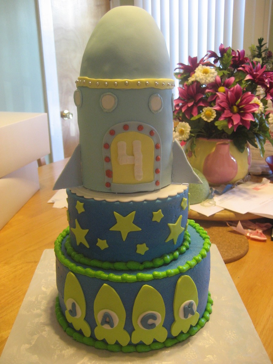 Buzz Light Year/alien Cake - CakeCentral.com
