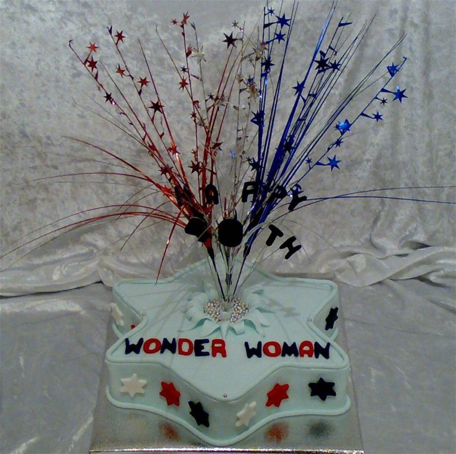 Wonder Woman's Star - CakeCentral.com