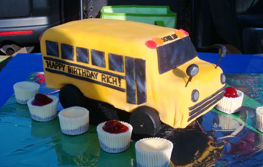 School Bus - CakeCentral.com