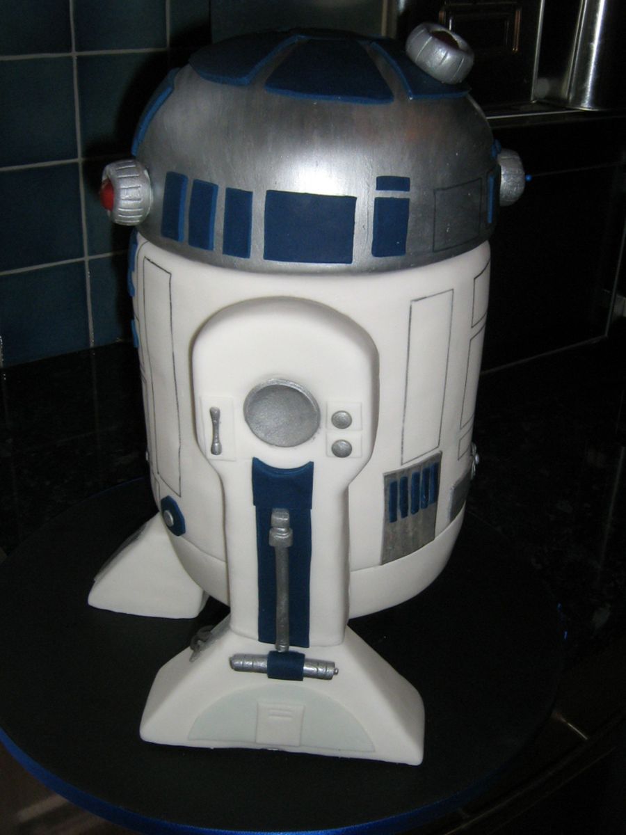 R2-D2 - CakeCentral.com
