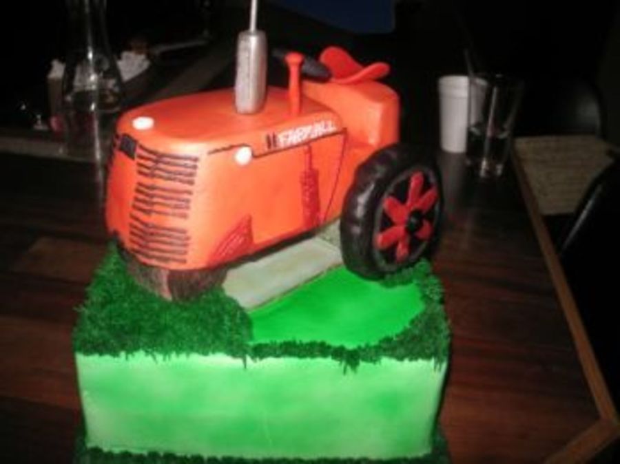 Farmall Tractor Cake - CakeCentral.com