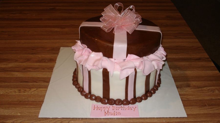 Present Cake - CakeCentral.com