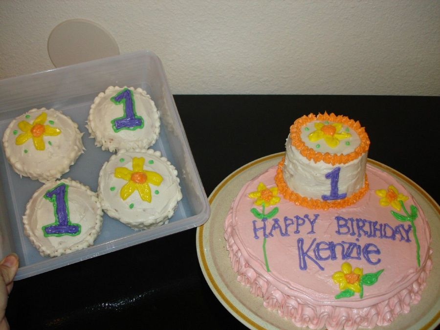 Kenzie's First Birthday Cake! - CakeCentral.com