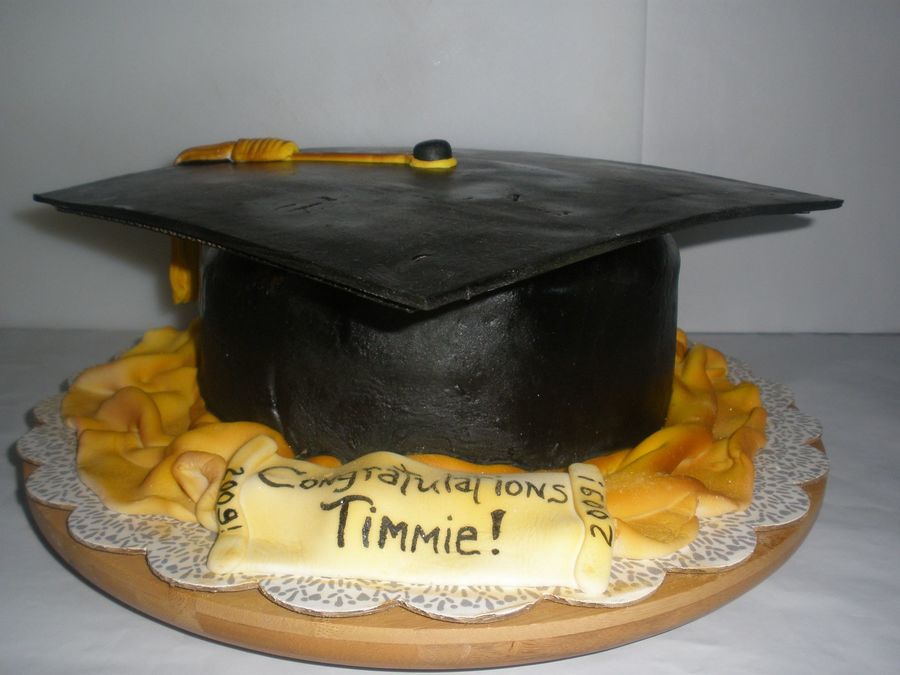 Graduation Cap Cake - CakeCentral.com