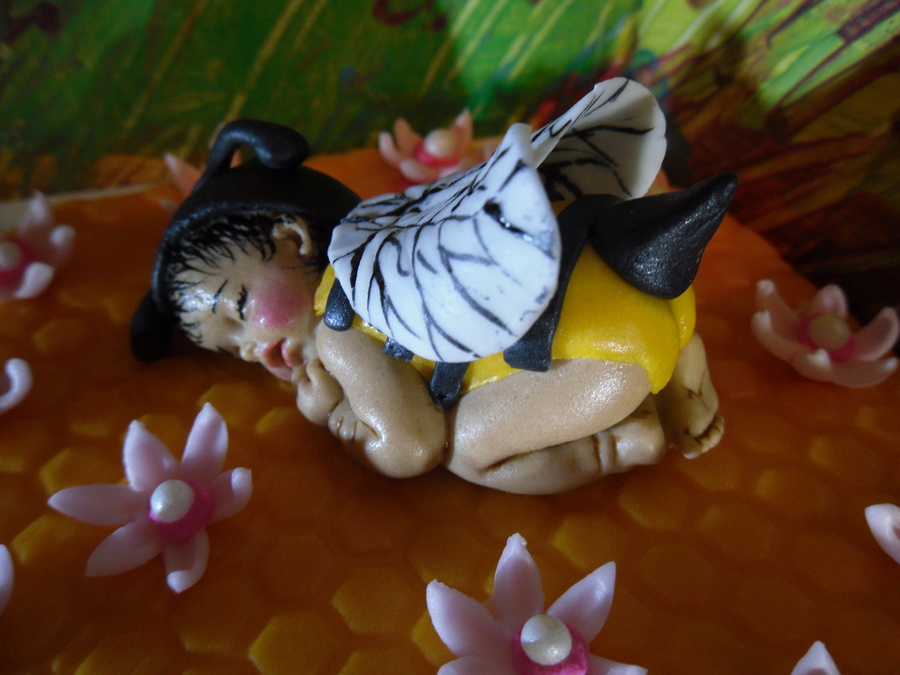 My Honey Bee - CakeCentral.com