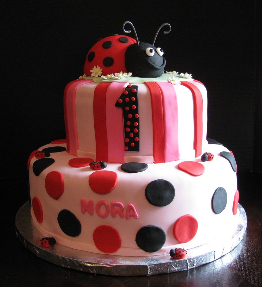 Ladybug Cake - CakeCentral.com
