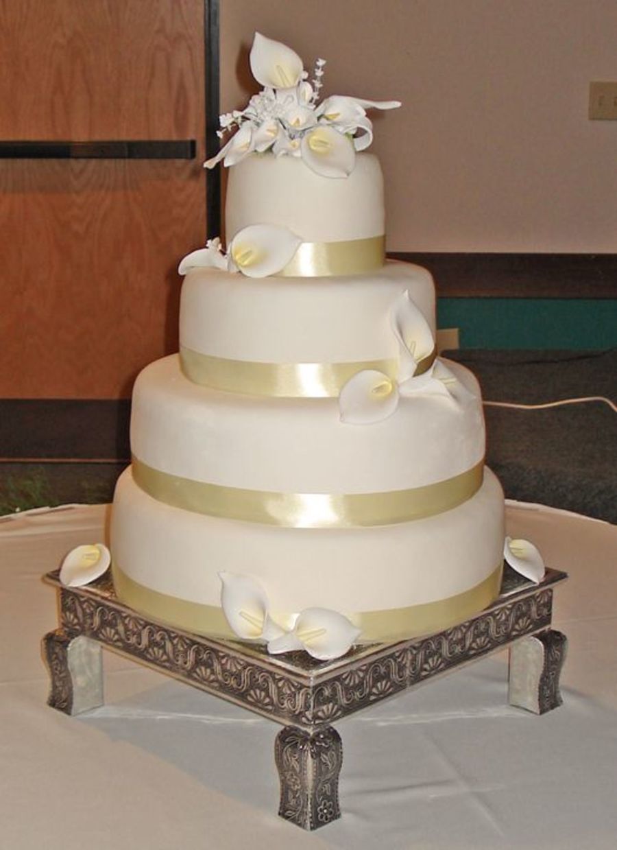 Gumpaste Calla Cake - CakeCentral.com