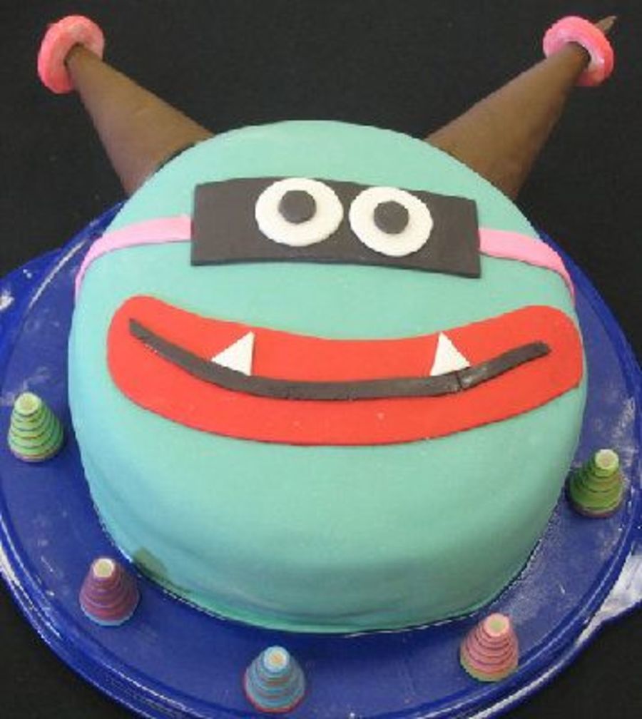 Cyberchase "buzz" Cake - CakeCentral.com