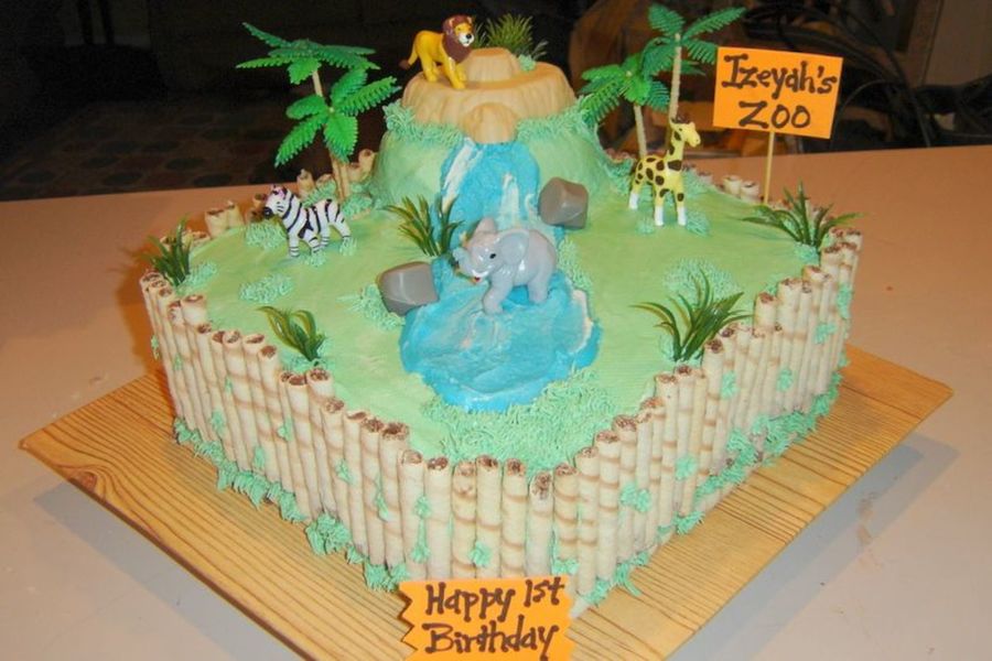 Izeya's Zoo Cake - CakeCentral.com