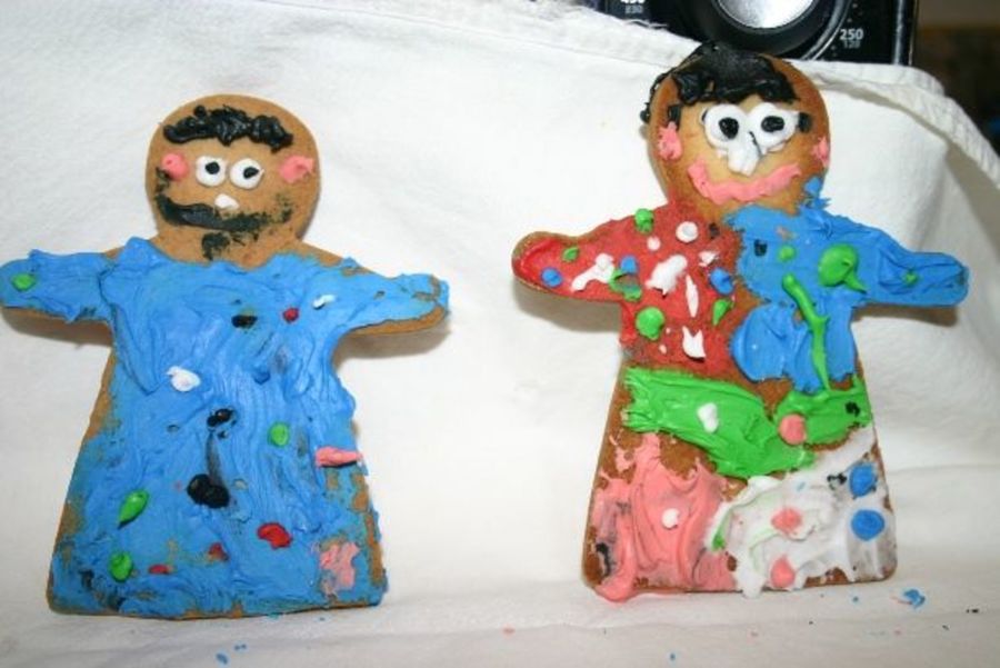 Decorator In Training! - CakeCentral.com