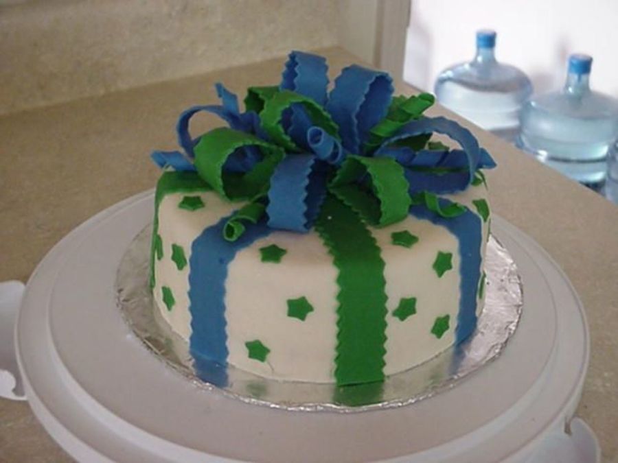 Present Cake - CakeCentral.com