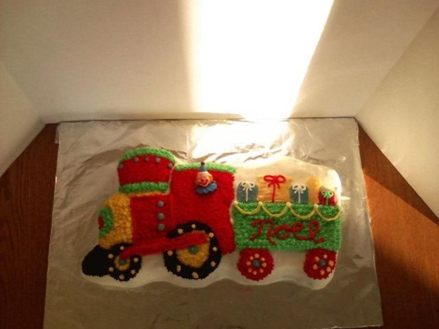 Christmas_Train_Cake.jpg - CakeCentral.com