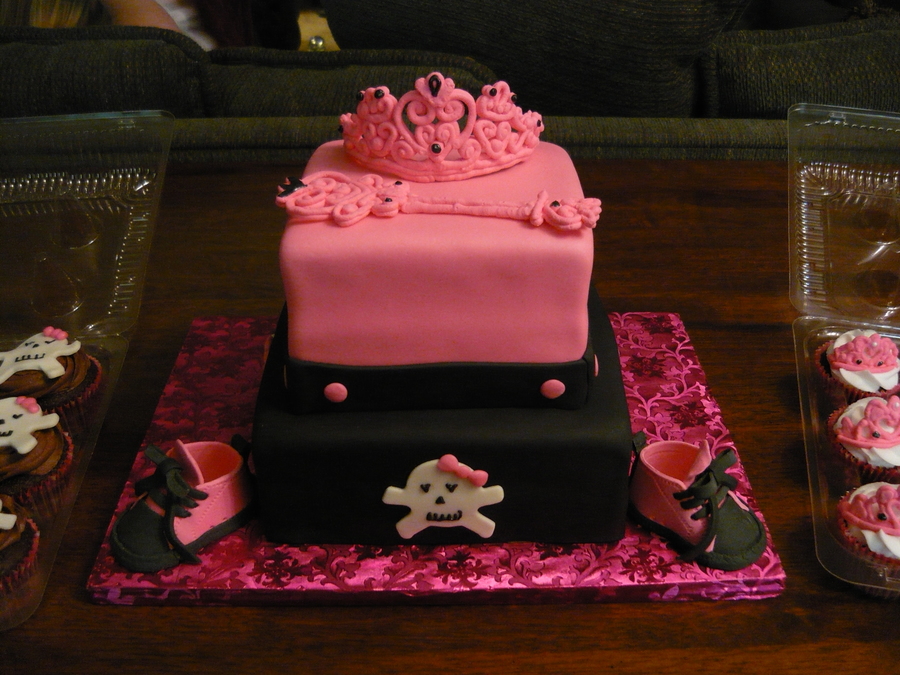 Girly Skull And Cross Bones - CakeCentral.com