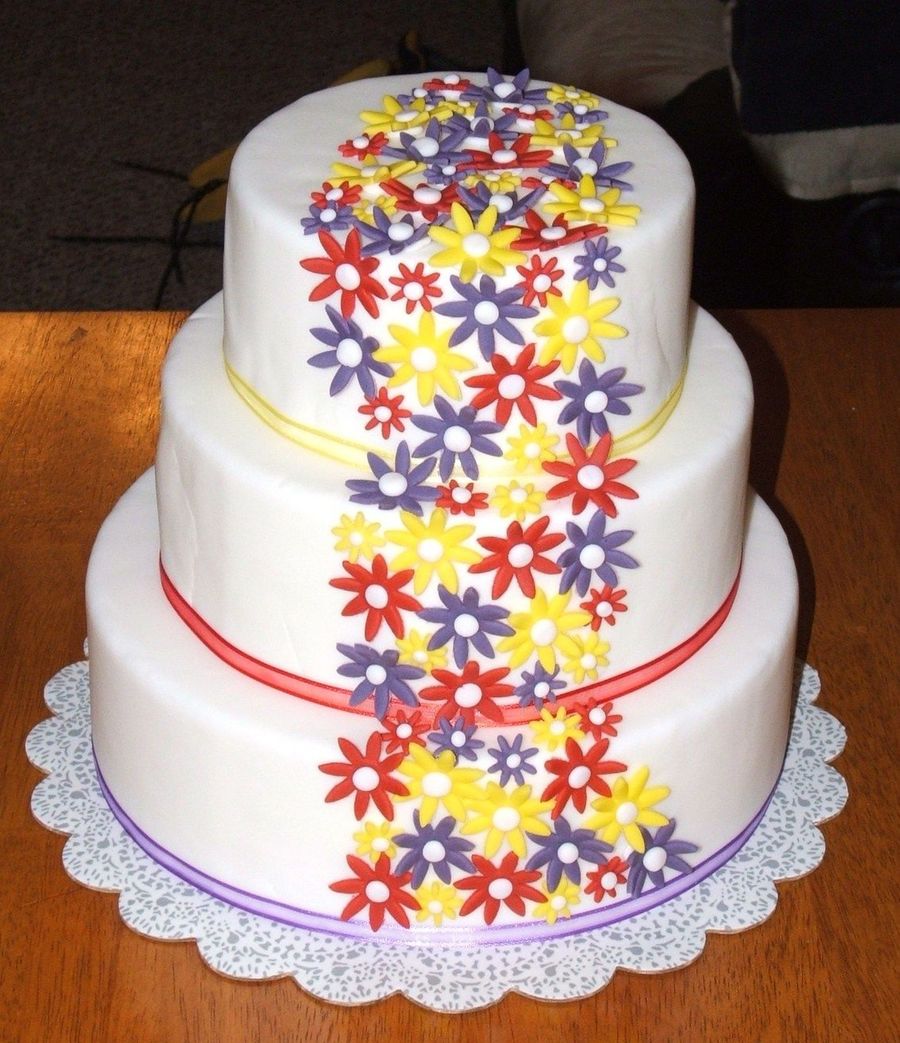 Daisys_In_Bloom.jpg - CakeCentral.com