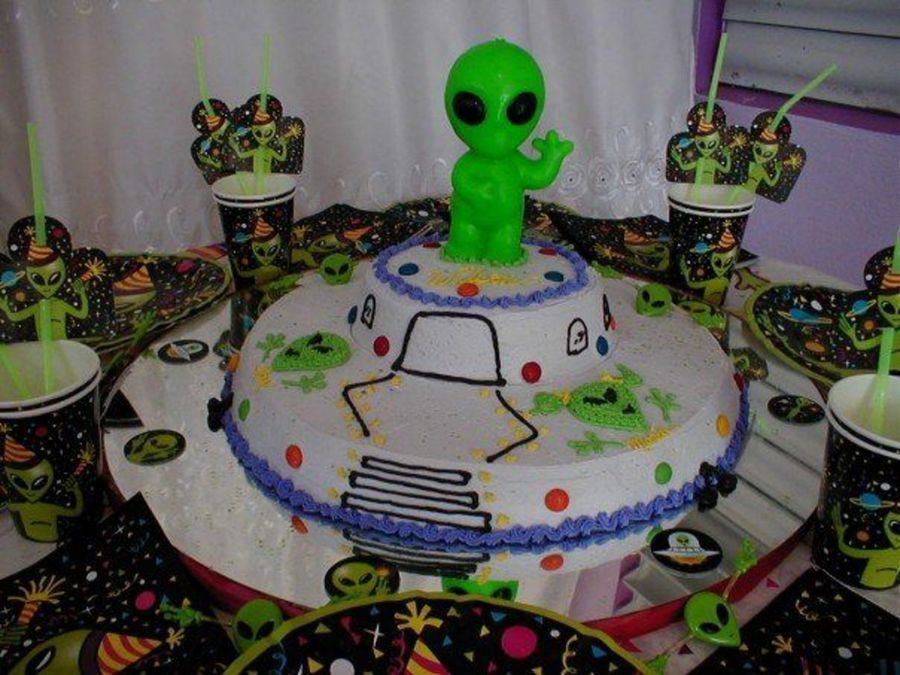 Alien - CakeCentral.com