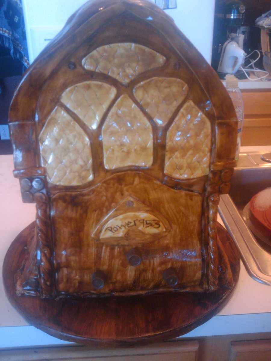Vintage Radio Cake - CakeCentral.com