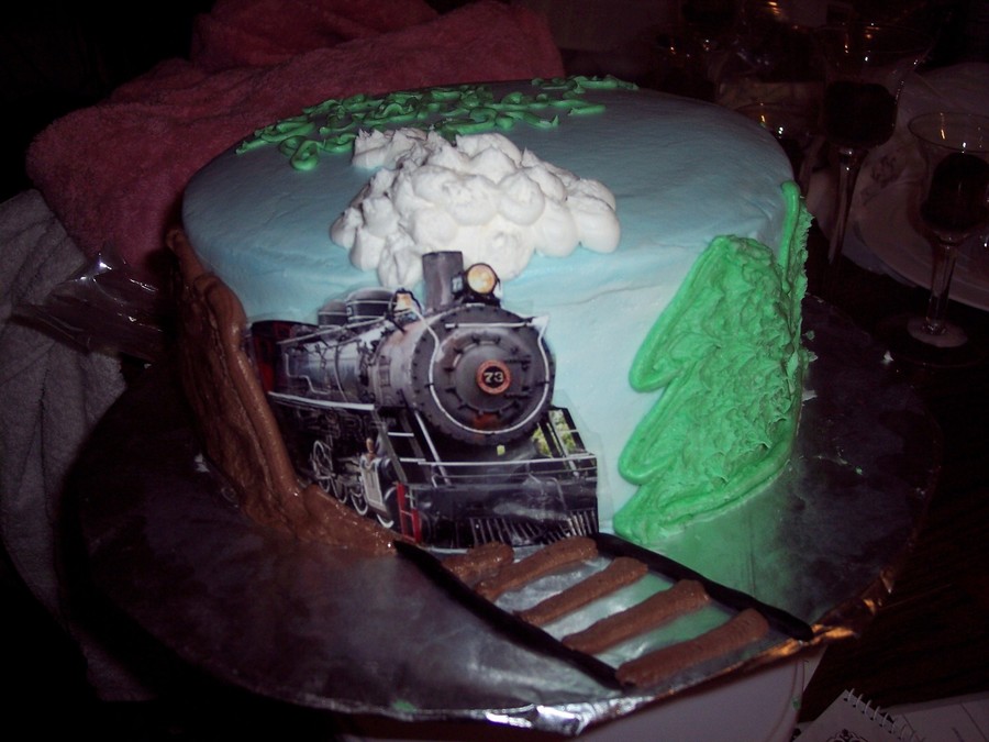 Train Track Cake - CakeCentral.com