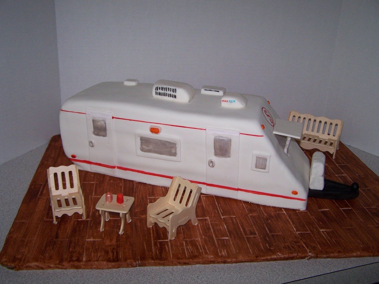 Travel Trailer Cake - CakeCentral.com
