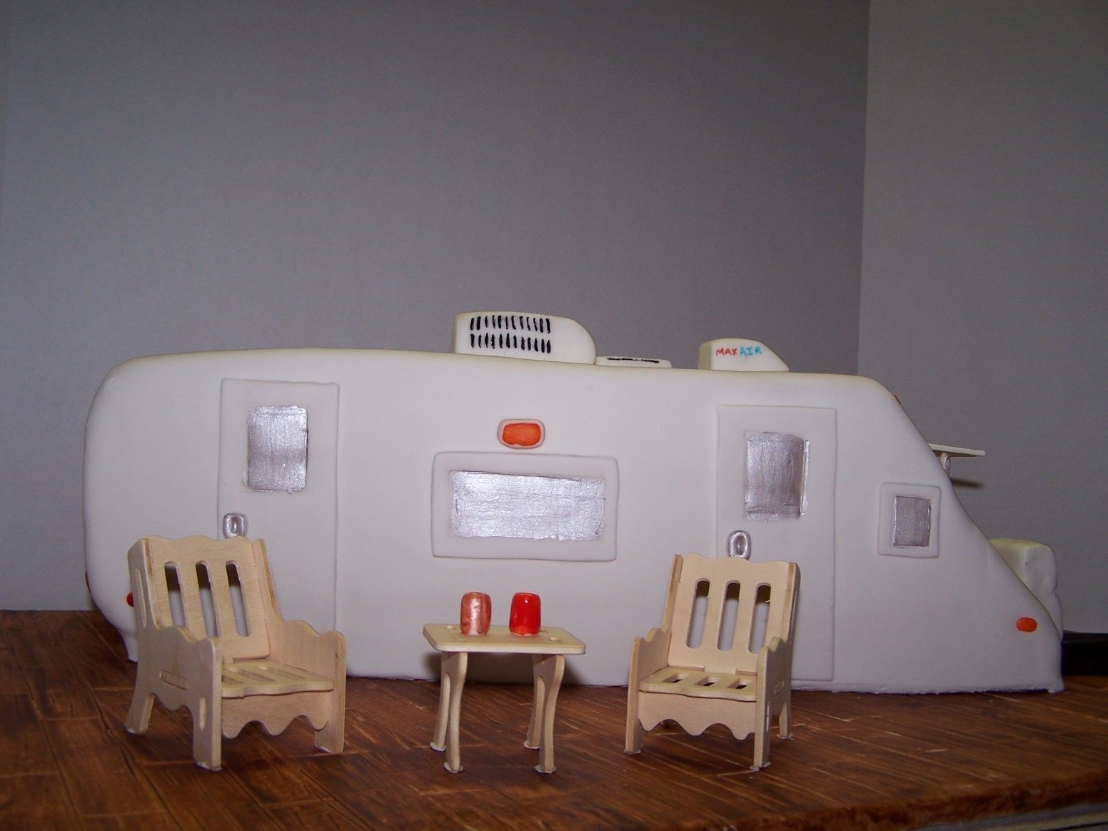 Travel Trailer Cake - CakeCentral.com