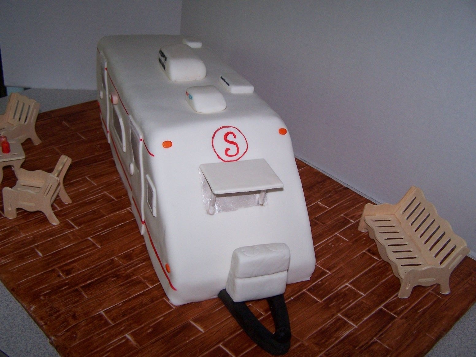 Travel Trailer Cake - CakeCentral.com
