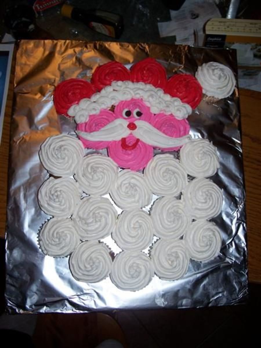 Santa Cupcake Cake - CakeCentral.com