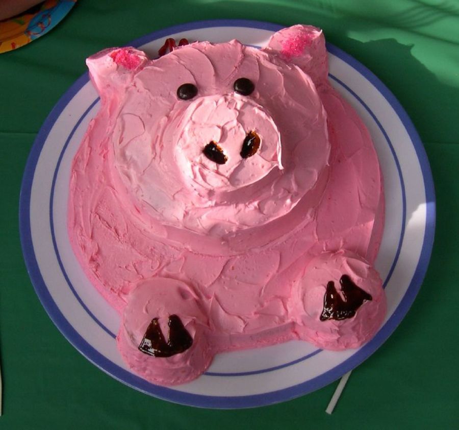 Little Piggy Birthday Cake - CakeCentral.com