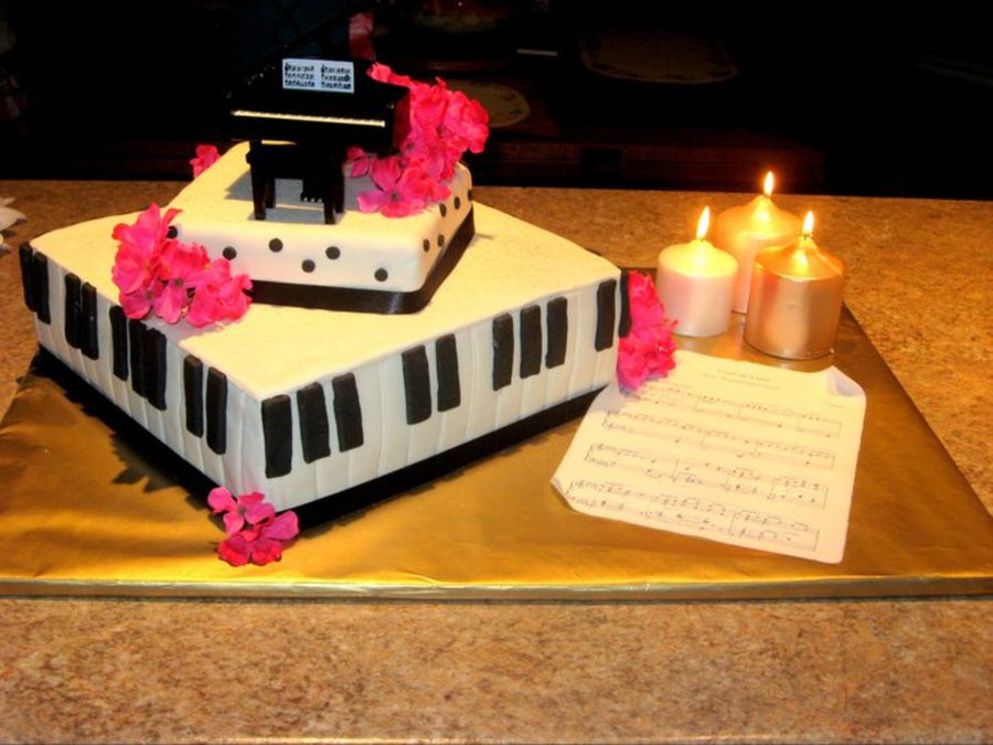 Piano Birthday Cake - CakeCentral.com