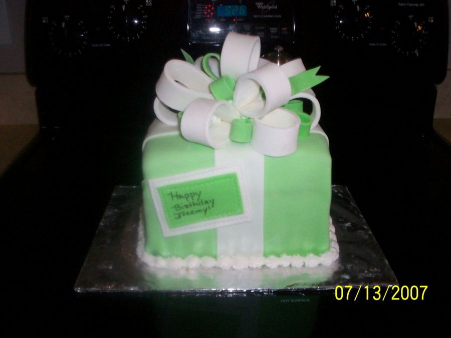 Present Birthday Cake With Bow - CakeCentral.com