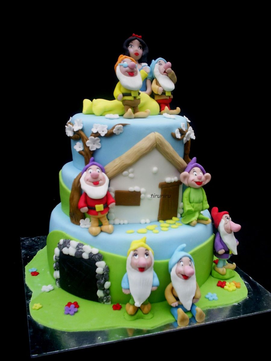 Snow White - CakeCentral.com