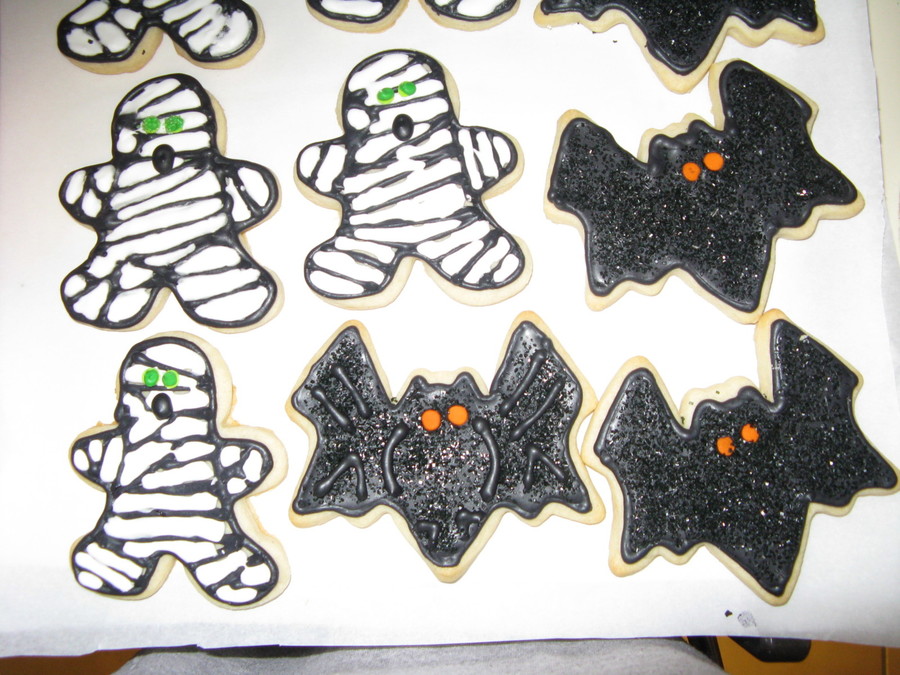 Mummies And Bats - CakeCentral.com