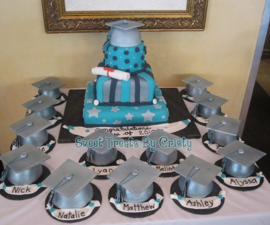 Graduation Cake With Caps - CakeCentral.com