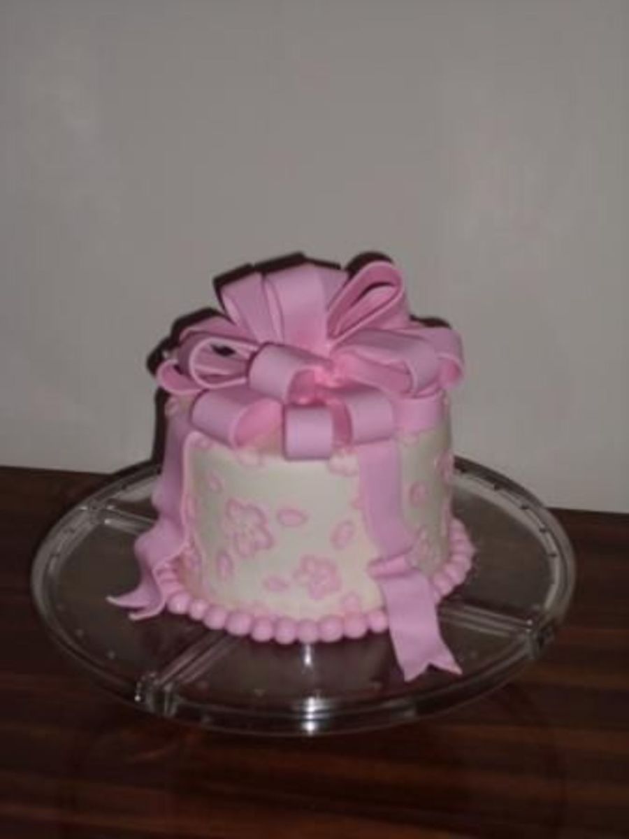 Loopy Bow - CakeCentral.com